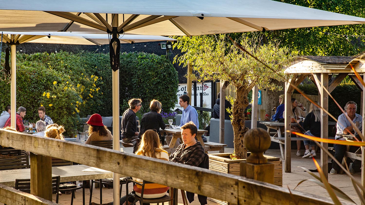 Alfresco Dining - The Cott Inn