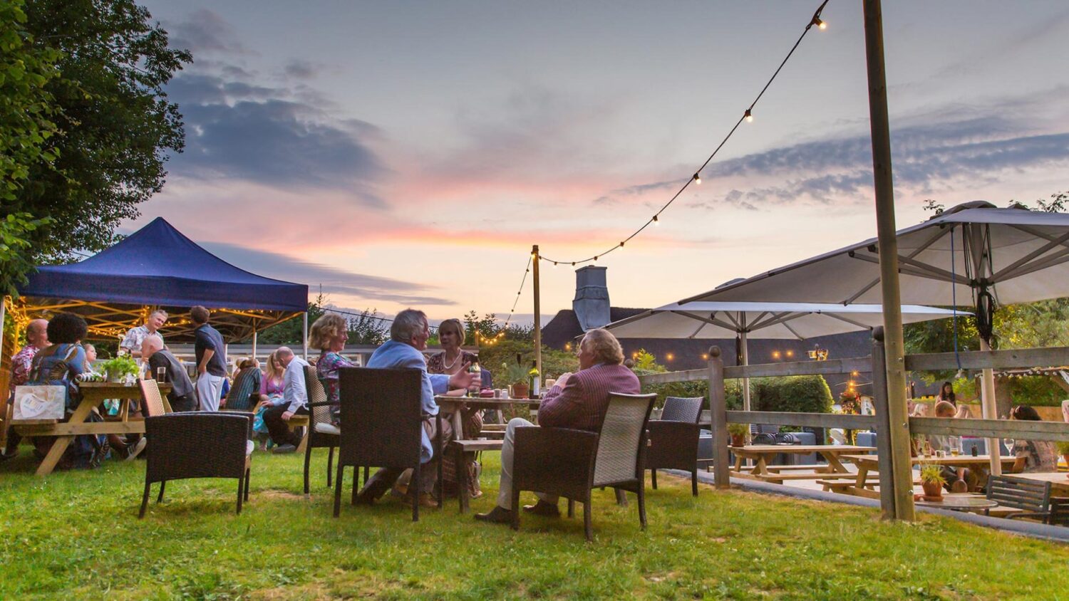 Alfresco Dining - The Cott Inn